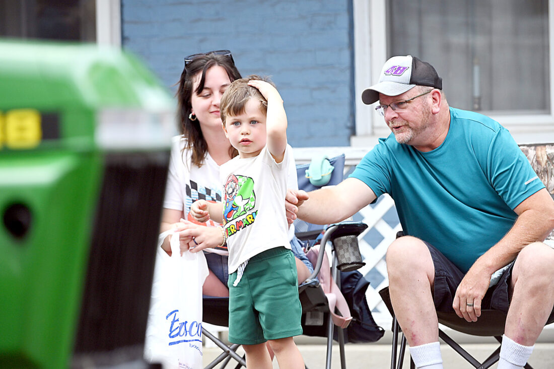 Residents turn out for parade | News, Sports, Jobs - Altoona Mirror